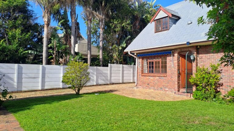 5 bed, 3 bath house, garden, pool in Rondebosch - Houses4rent